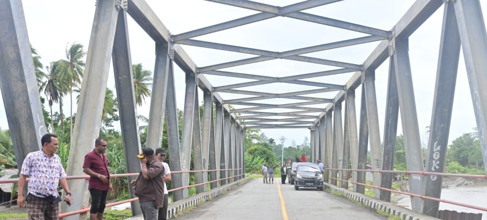PJ BUPATI BERSAMA KEPALA DINAS PUPR TINJAU LOKASI JEMBATAN TOR ...