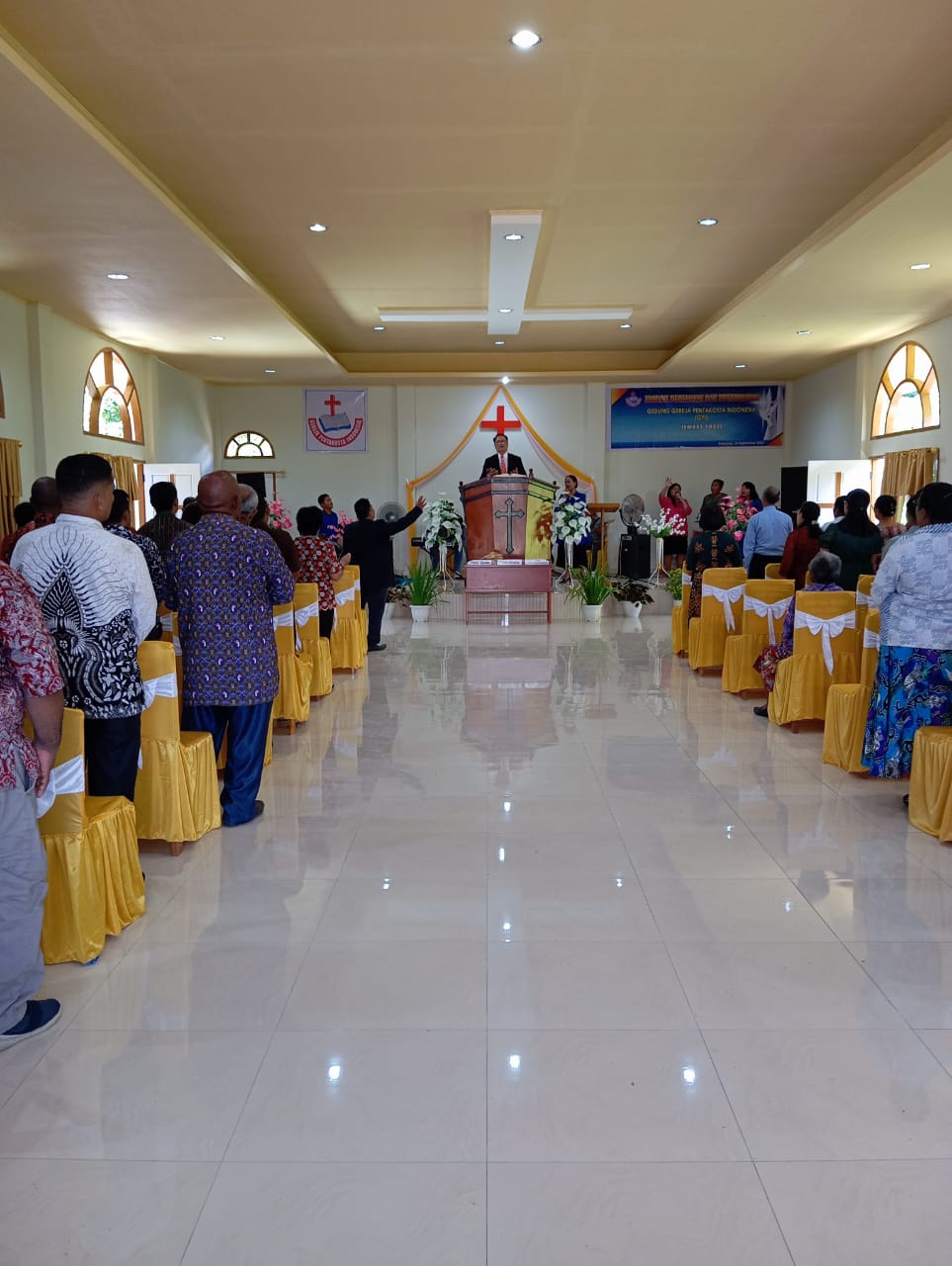 Asisten I Hadiri Ibadah Peresmian dan Pentahbisan Gedung GPI Jemaat Yobel Kasukwe | Kabupaten Sarmi