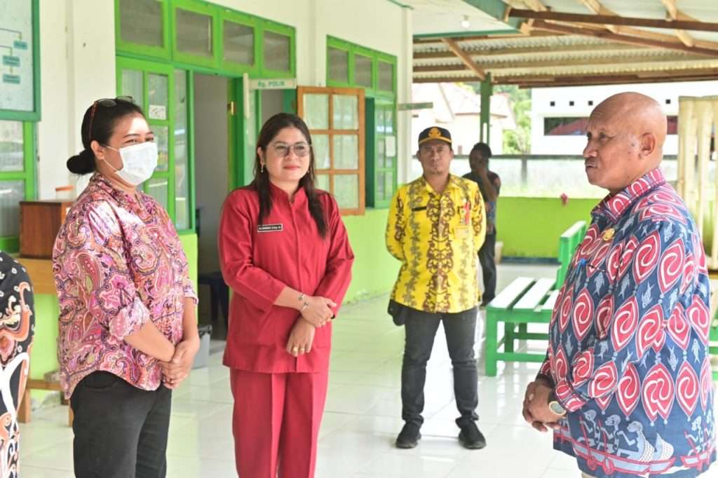 Kunjungan Kerja Ke Perumahan DPRK, dan Puskesmas Petam, Pj Bupati Sarmi ...