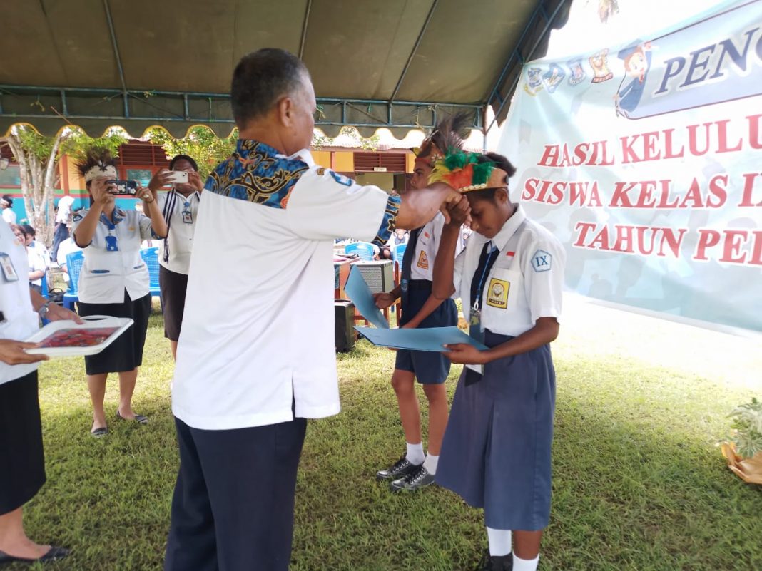 Sebanyak 171 Siswa-Siswi SMPN 1 Sarmi Dinyatakan Lulus dan Diwisuda | Kabupaten Sarmi